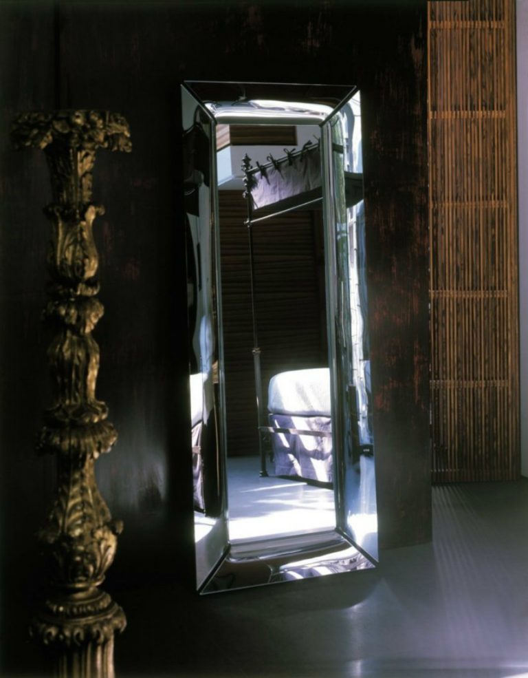 Be Fascinated with Philippe Starck’s Ingenious Interiors with Mirrors